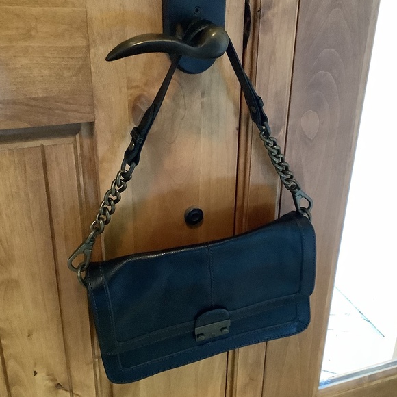 Fossil | Bags | Fossil Black Leather Shoulder Bag With Chain Detail ...